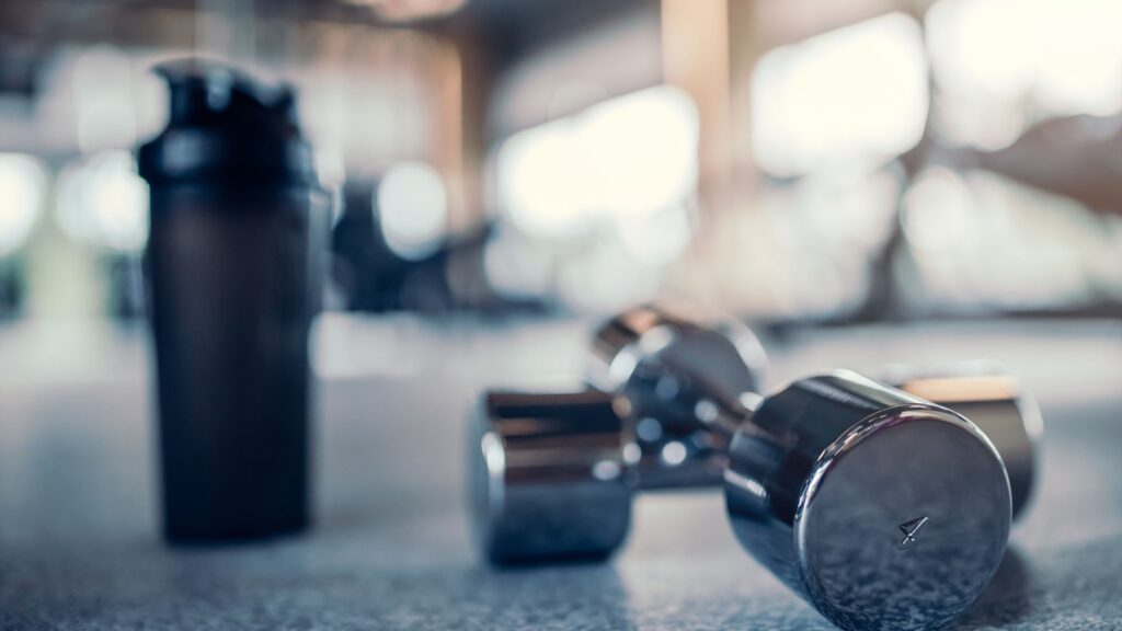 Ile powinienem wyciskać? - Tabela wyciskania na klatę - FITMADE